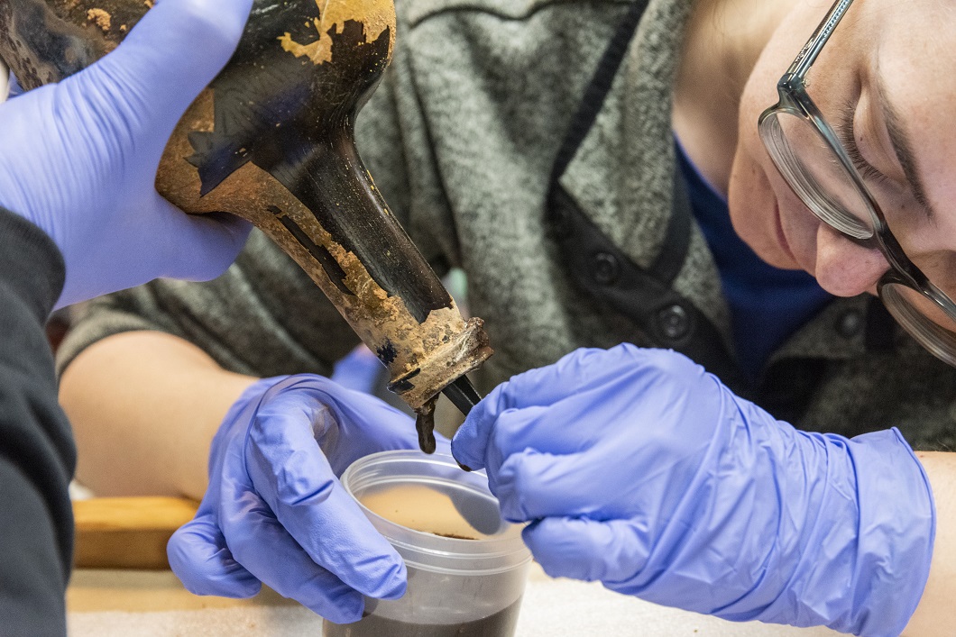 200-year-old cherries found in the cellar of George Washington's ...