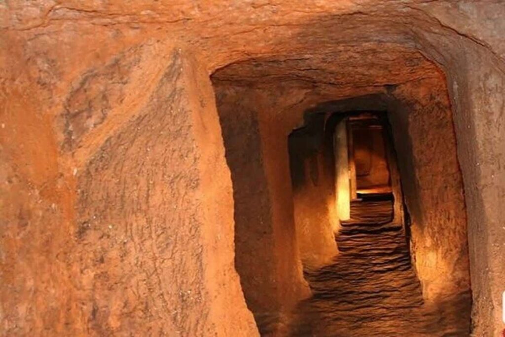 Ancient underground city discovered in Abarkuh, Iran - Anatolian ...