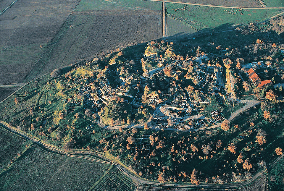 The magnificent throne room of the Knossos Palace is believed to be the ...