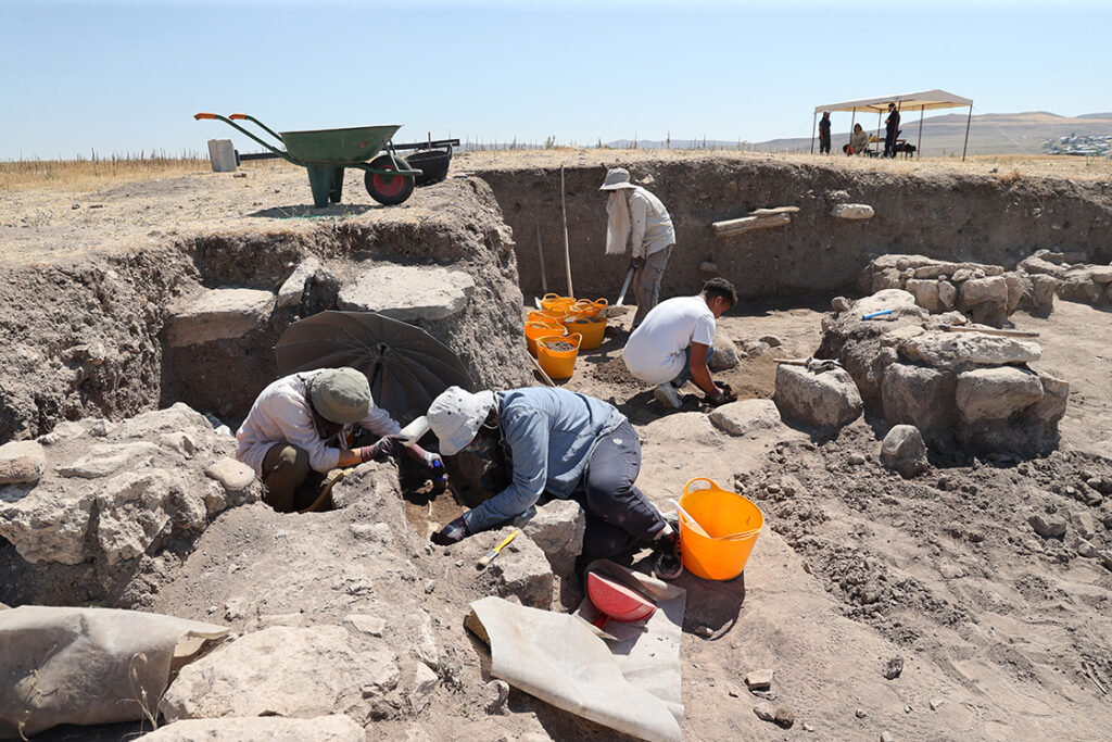 Archaeologists Discover Rare Hittite Cuneiform ‘Bird Omen Text’ at Samuha, an Important Cult ...